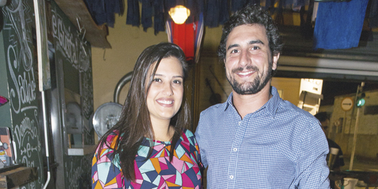 Renata Cintra e Thiago Messias em clima romântico no Matheus e Rosária