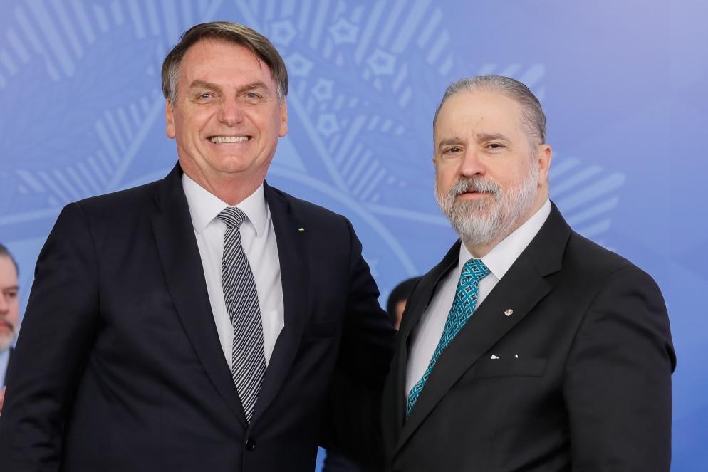 Aras troca assessor que deu entrevista com elogios a Bolsonaro e ...