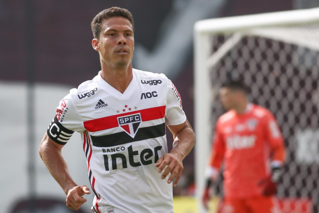 Hernanes volta a treinar com o time e pode ser opção