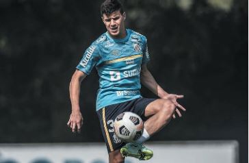 Augusto Galván é apresentado e faz elogios ao Santos