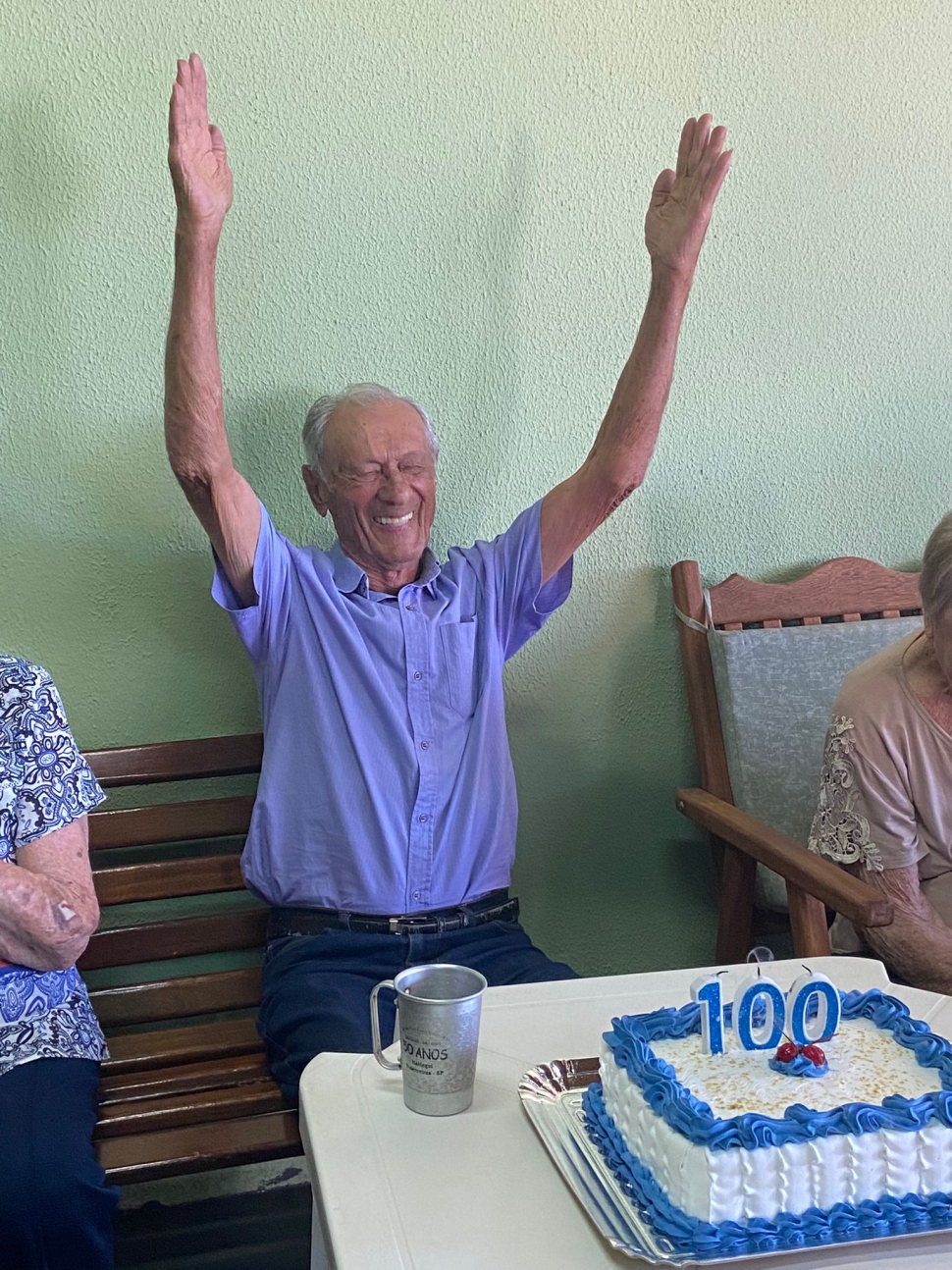 Angelo Botero: aos 100 anos, ele vai votar, dirigir e jogar