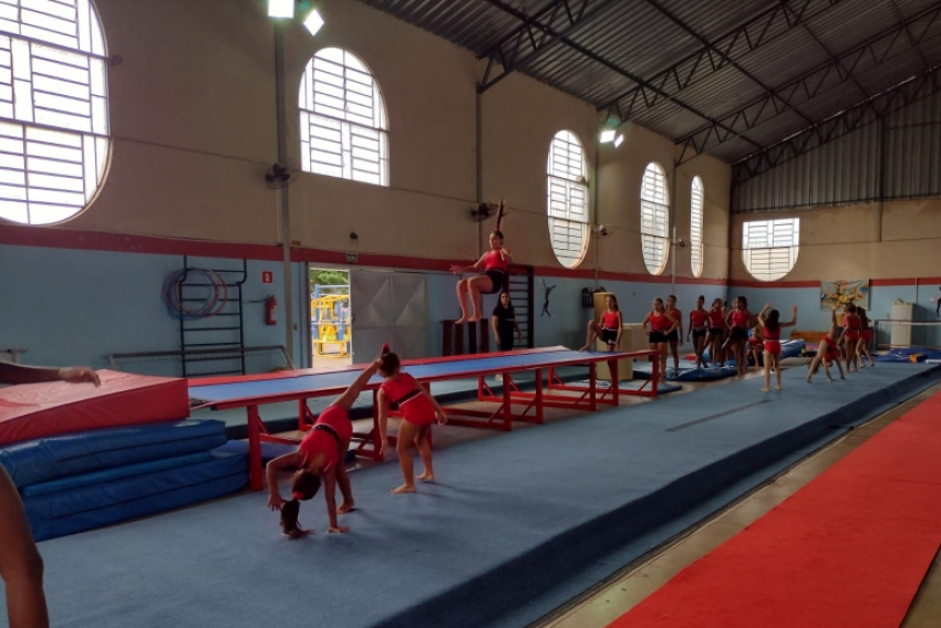 Projeto de ginástica artística de Penápolis recebe equipamentos
