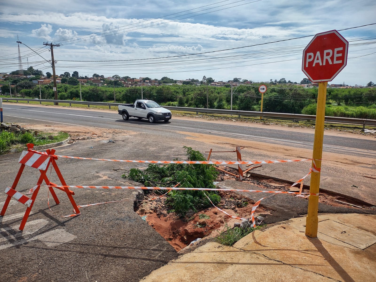 Chuva forte e ventania deixam rastro de destruição em bairros de Bauru