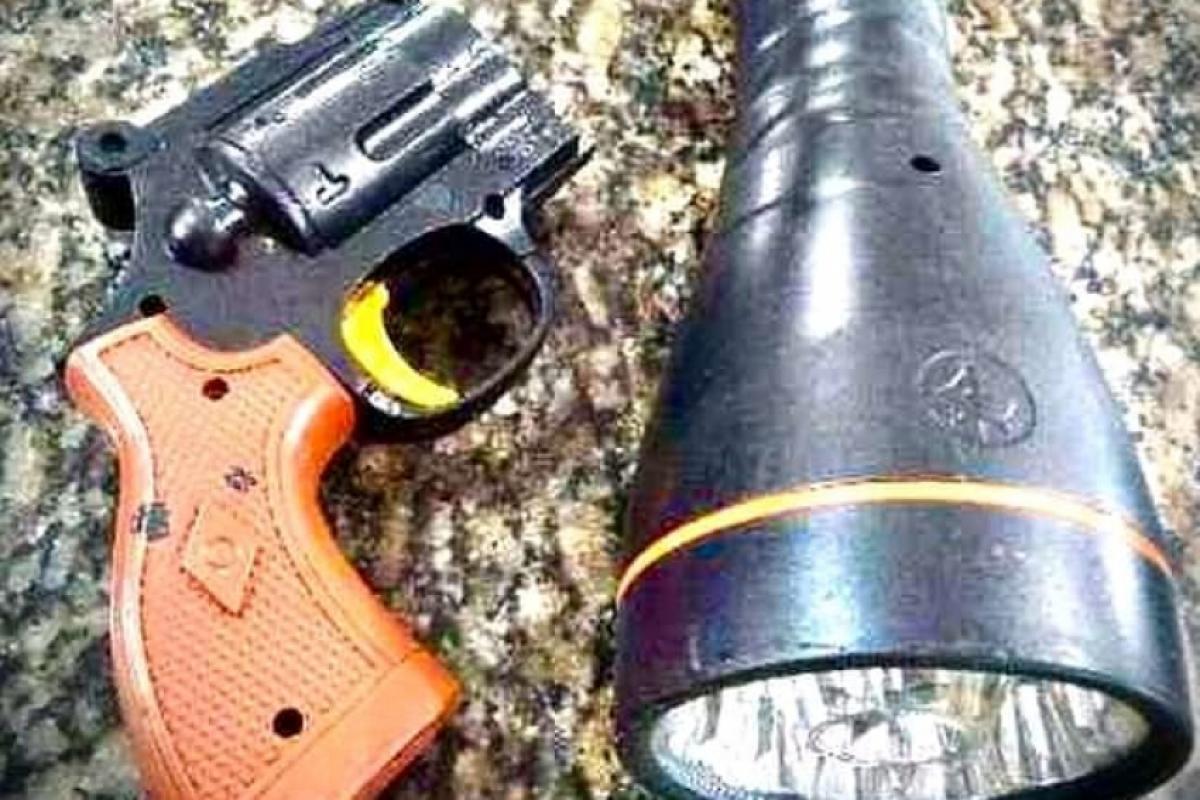 'Flanelinha' é detido com simulacro de arma de fogo no Centro