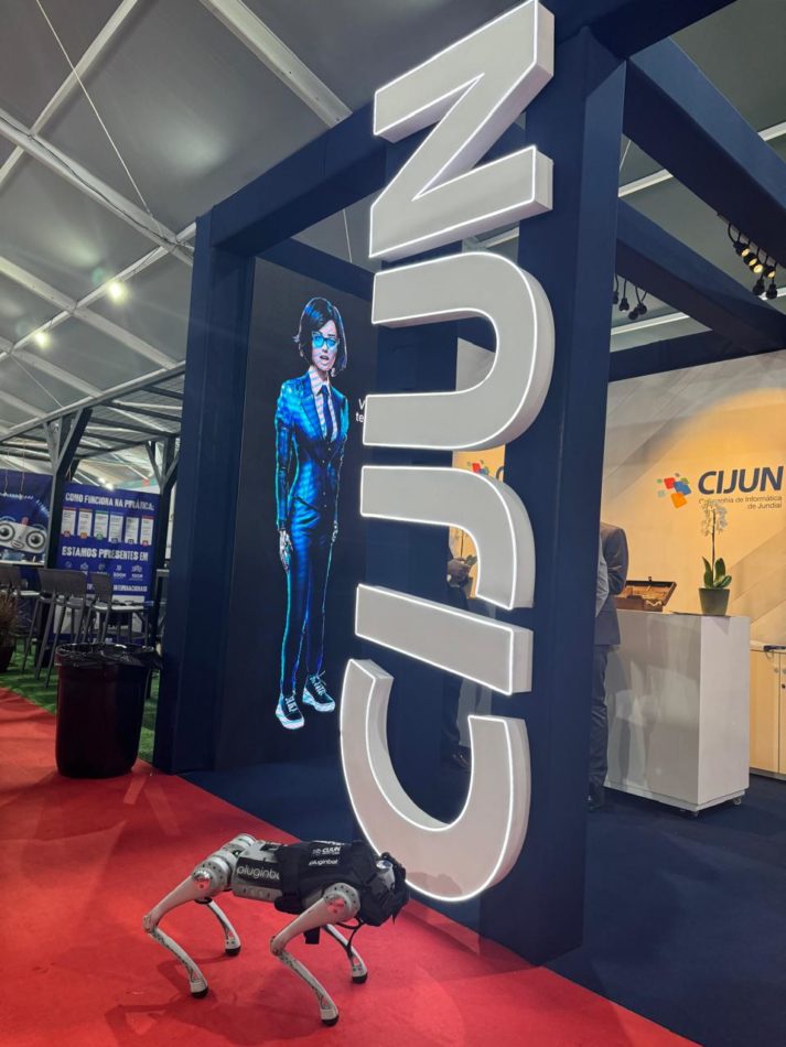 Governador Tarcísio conhece solução tecnológica no stand da CIJUN