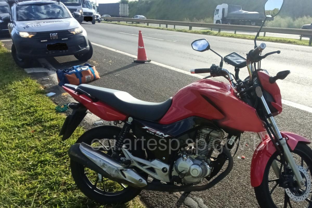 Acidente entre caminhão, moto e carros deixa 5 feridos na SP-340