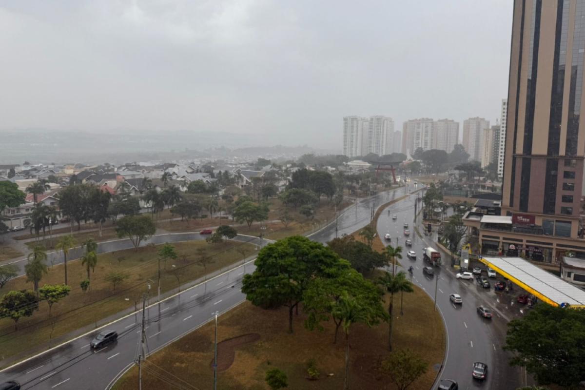 AGORA: Tempo vira e tem alertas de tempestade em São José