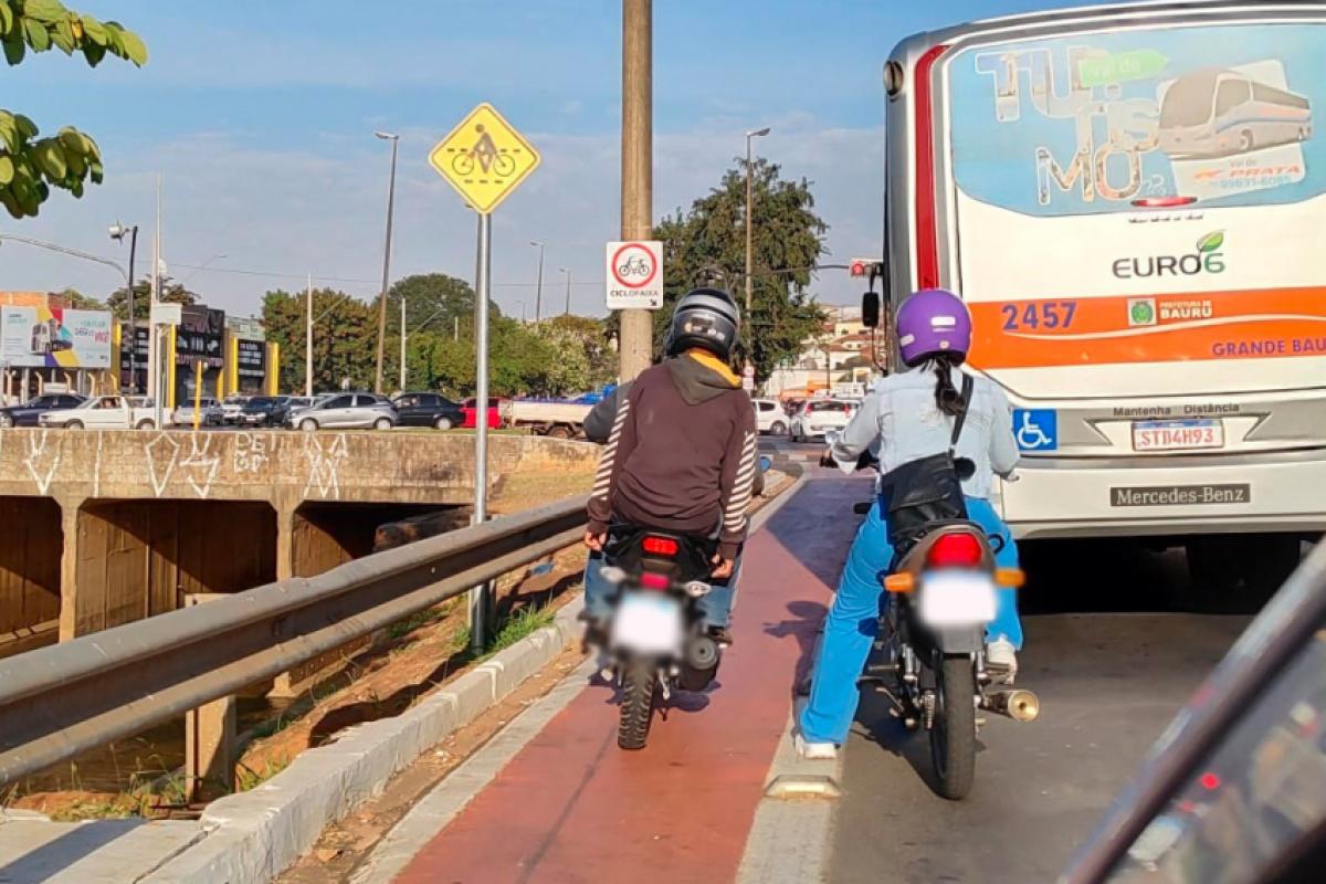GOT multa motociclistas que trafegam em ciclofaixas de Bauru