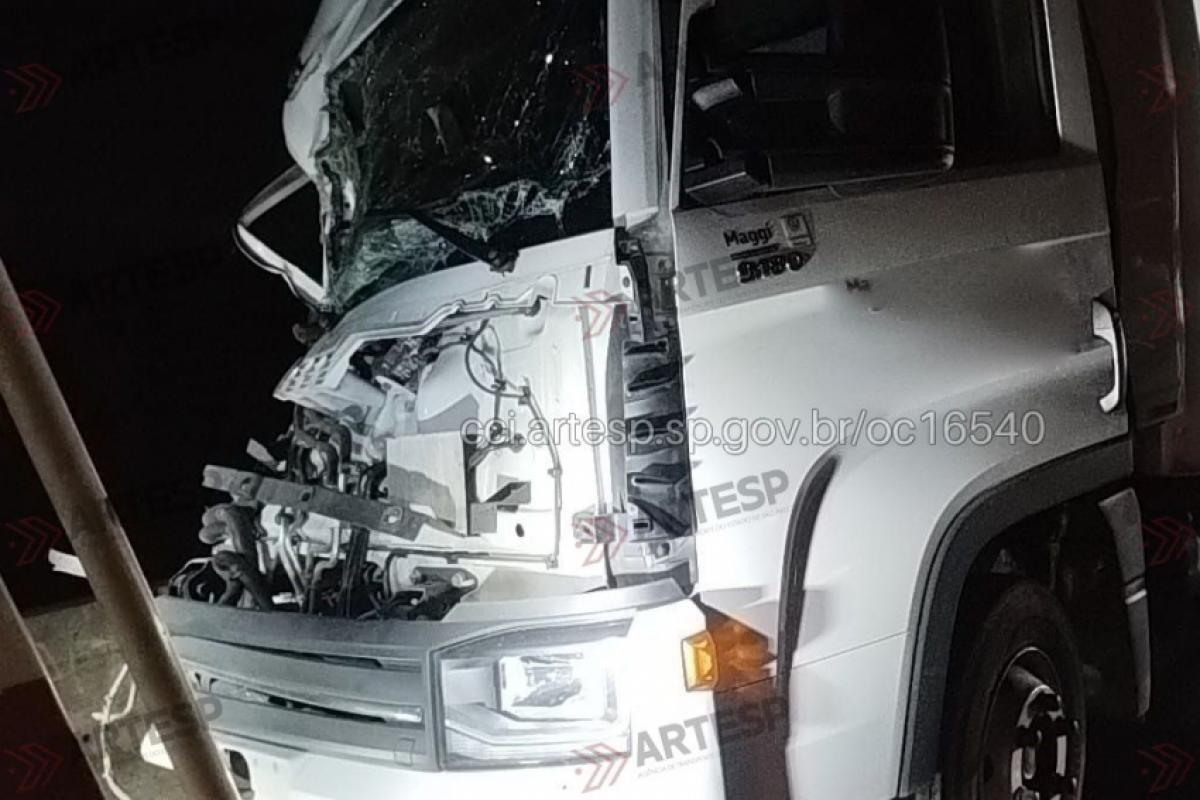 Acidentes com caminhões causam congestionamentos em rodovia