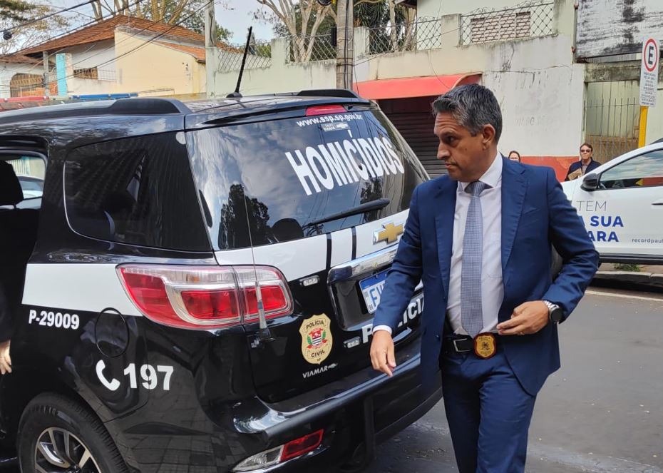 Comboio com Roberto Franceschetti chega ao Fórum de Bauru; VÍDEO