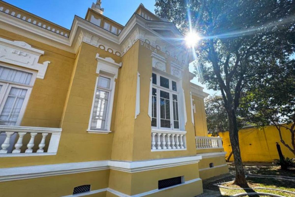 Sônia Ribeiro lança livro sobre história taubateana