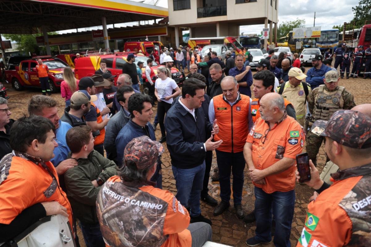 Prefeito diz que parte difícil passou: 'Temos que reconstruir'