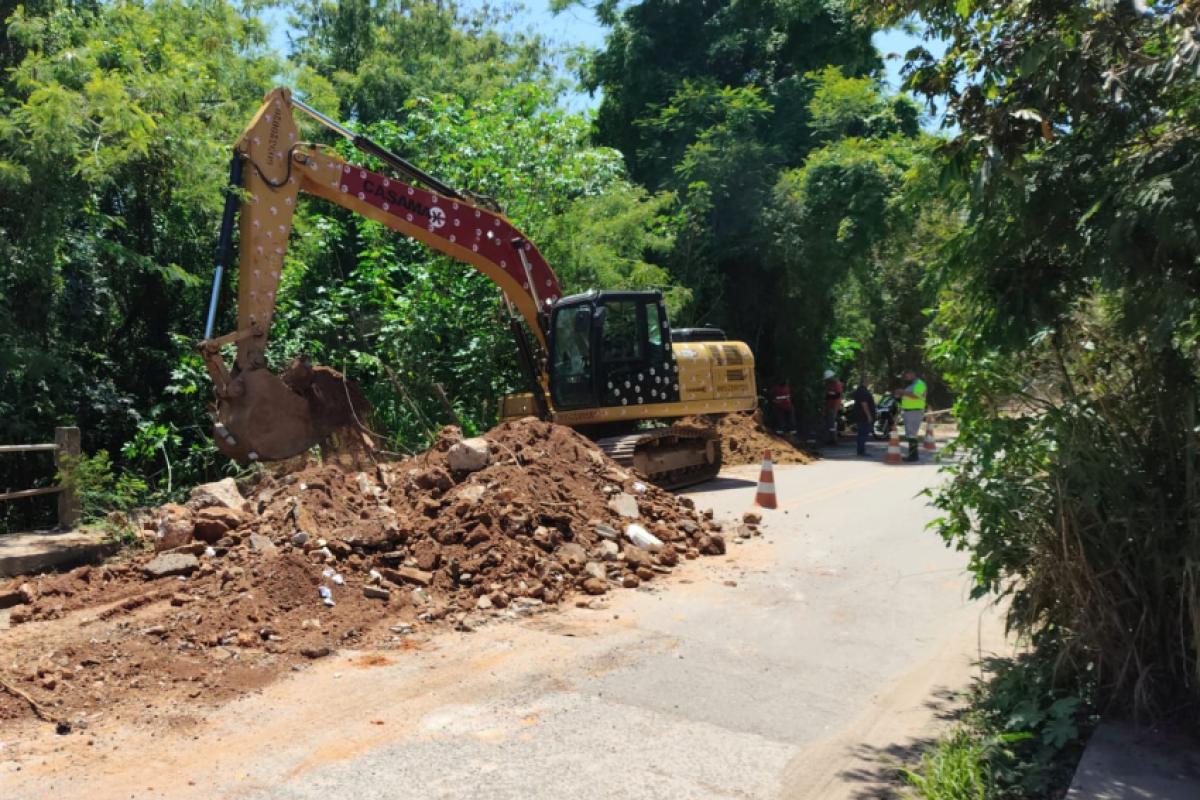Prefeitura repara erosão e refaz asfalto em ponte do Mão Branca