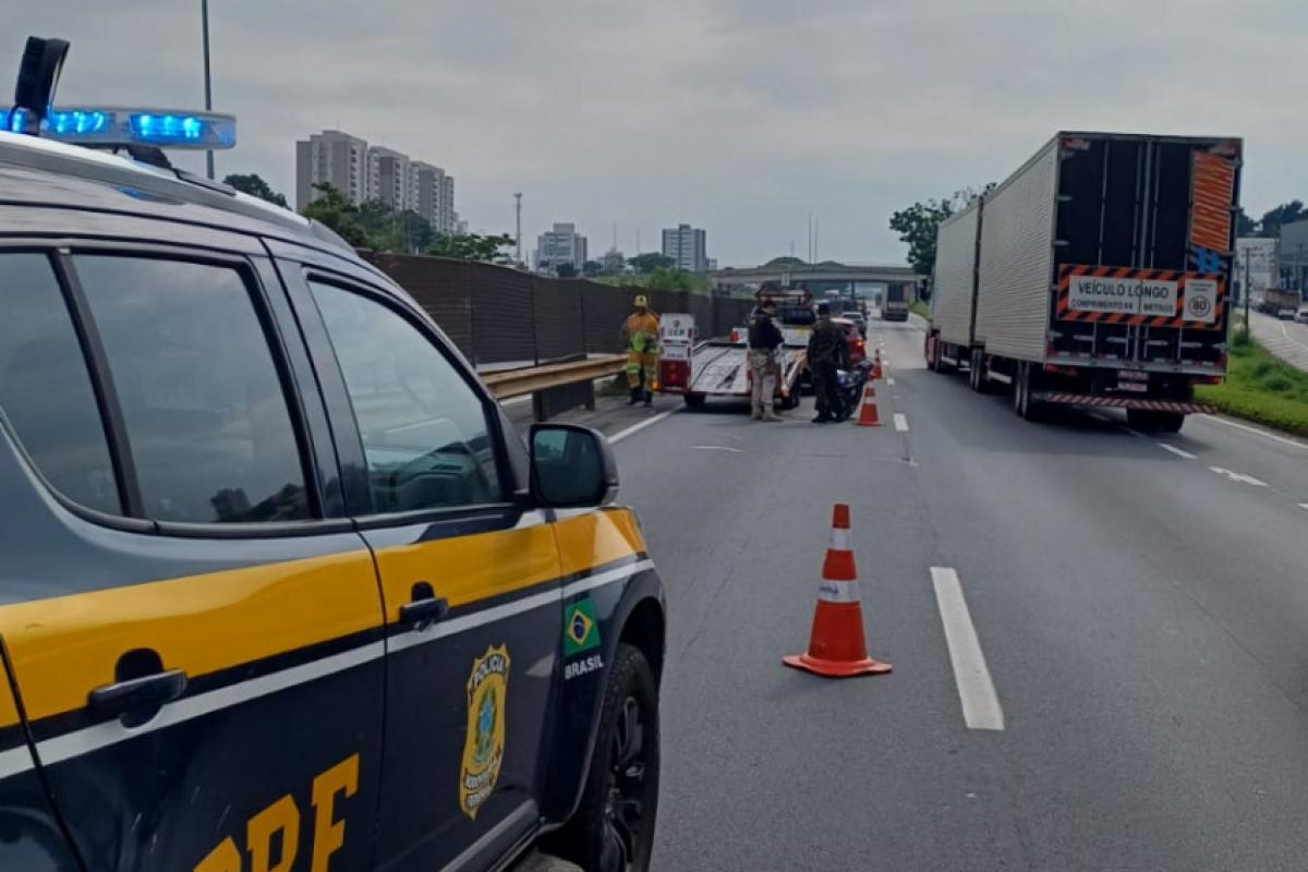 URGENTE: Motociclista fica ferido em acidente na Dutra, no Vale