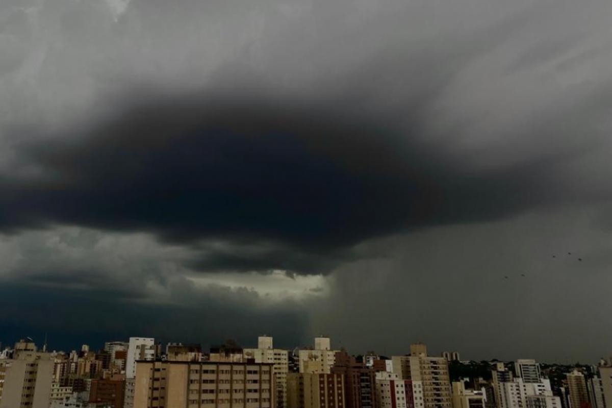 Ciclone extratropical traz risco de tempestade e forte vendaval