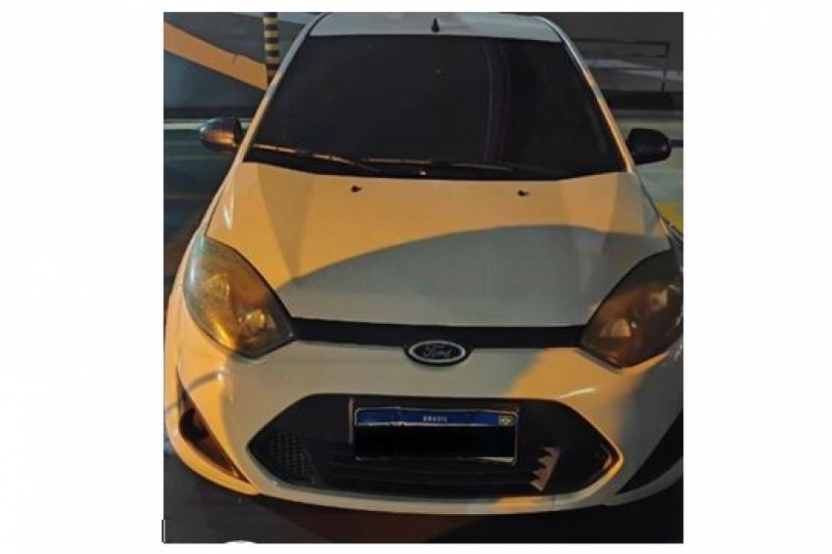 Três adolescentes são flagrados com carro furtado em Bauru