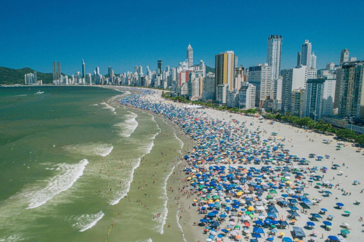 Empresário dá apê de R$7 mi à namorada e vê outro morando lá