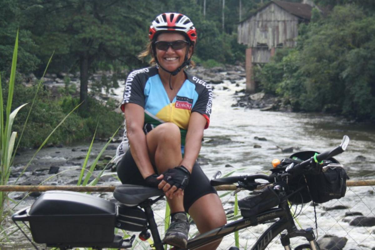 Aos 67 anos, araçatubense transforma pedaladas em livro inspirado