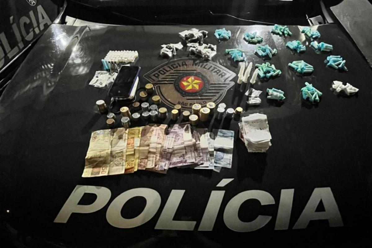 Baep prende dois e apreende drogas na Vila Machado, em São José